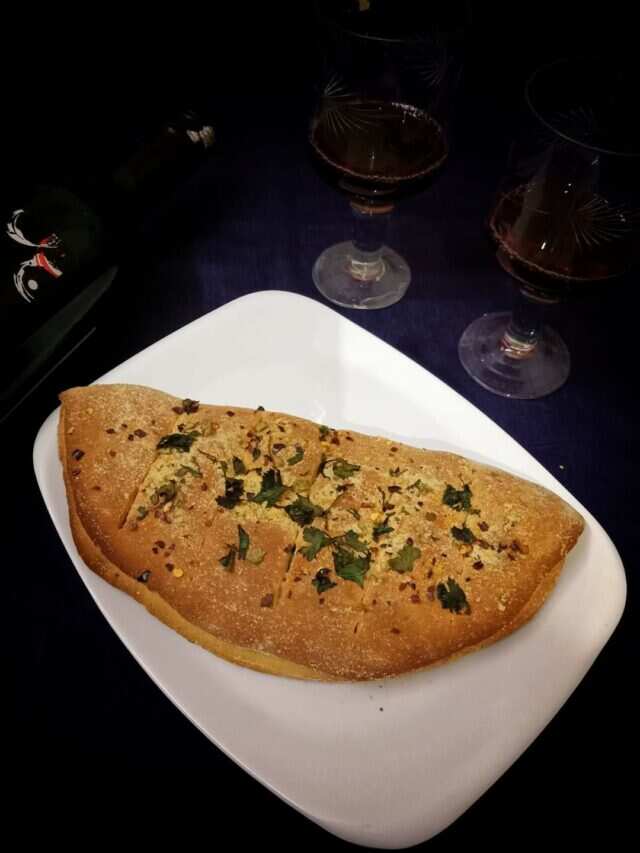 Easy Recipe To Make Chicken Garlic Bread At Home
