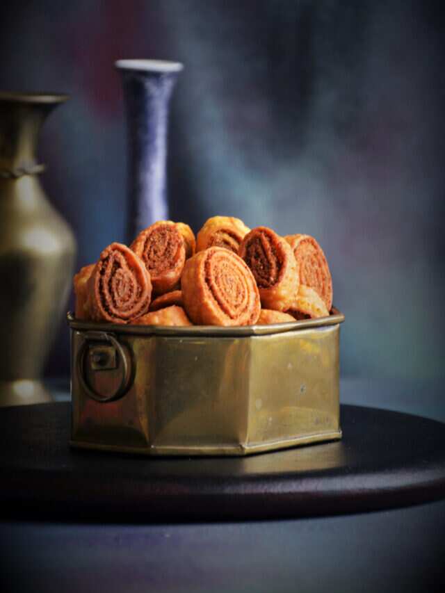 Puneri Bhakarwadi, Make This Crunchy Snack At Home