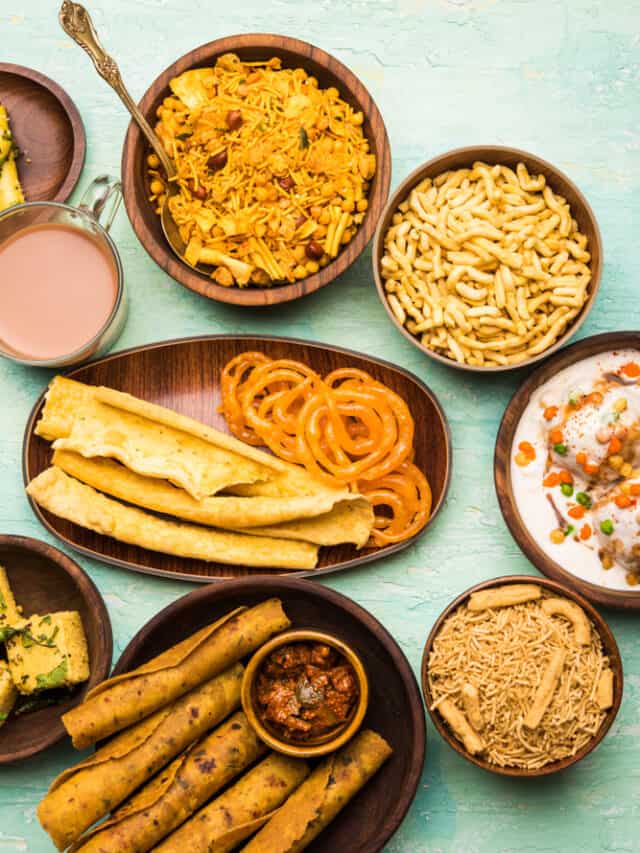 Besan Snacks: गरमा गरम चाय के साथ लें बेसन से बने इन 5 स्नैक्स का मजा