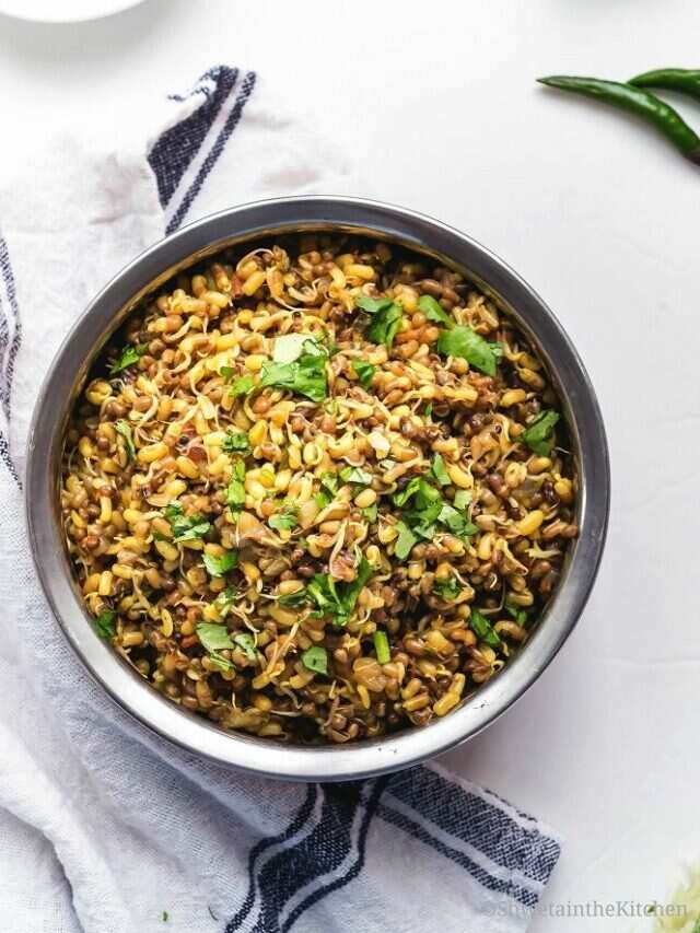 Maharashtrian Matkichi Usal: A Healthy Sprouts Curry For Lunch