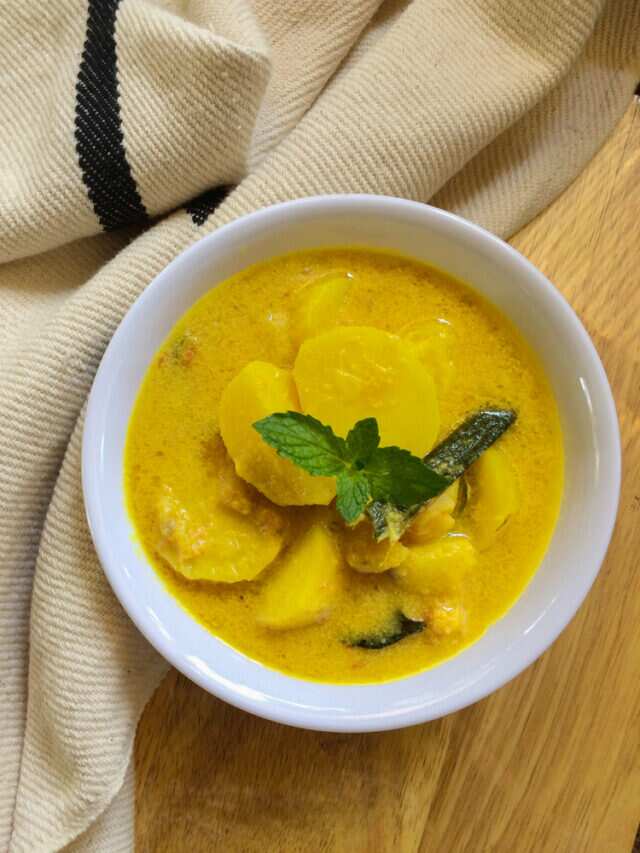 Aloo Pudina Curry, A Simple But Refreshing Dinner Recipe