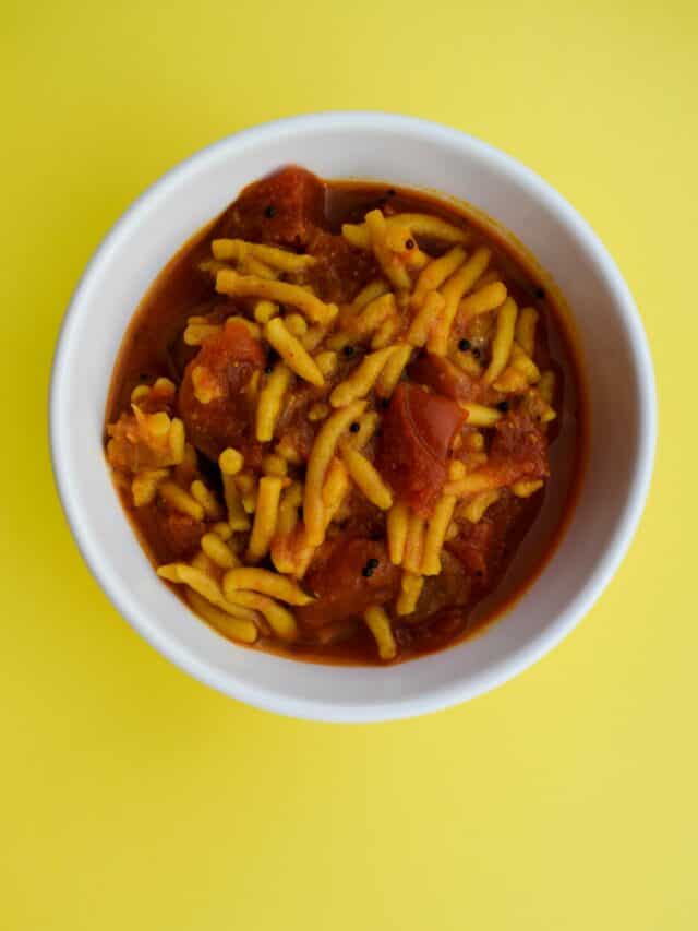 This Gujarati Sev Tameta Nu Shaak Is The Perfect Lunch Dish