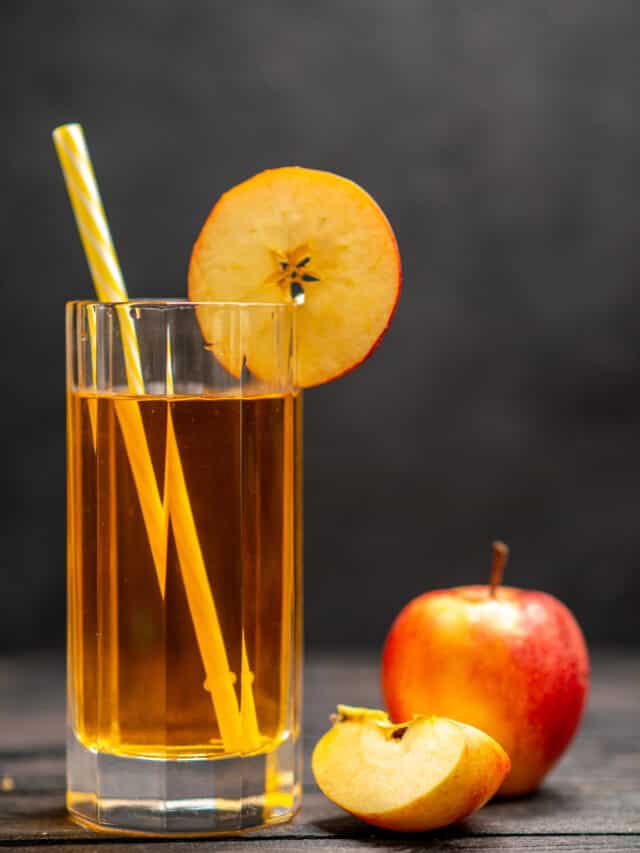 Make Spiced Apple Fizz Cocktail For Your Next House Party