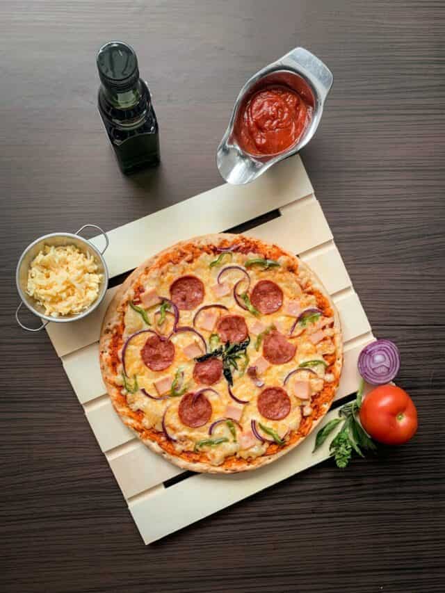 Pepperoni To Chicken Alfredo: 10 Non Veg Pizza Toppings You Will Love