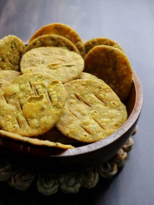 Crispy Homemade Matthi For Your Tea Break