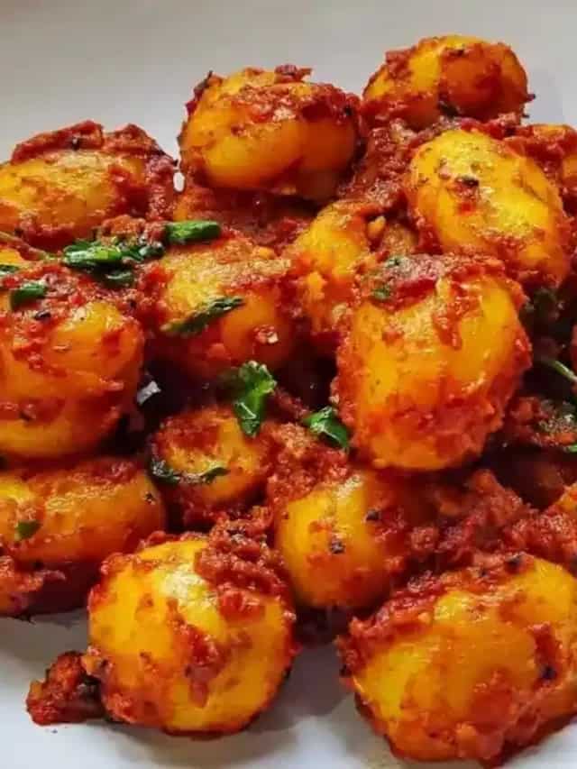 Make Tangy, Kolkata-Style Alur Dum At Home