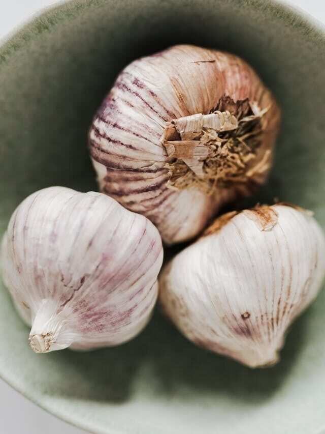 6 Benefits Of Drinking Garlic Water
