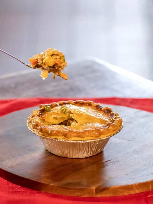 Spend Sunday Evening Munching On These Creamy Chicken Tarts