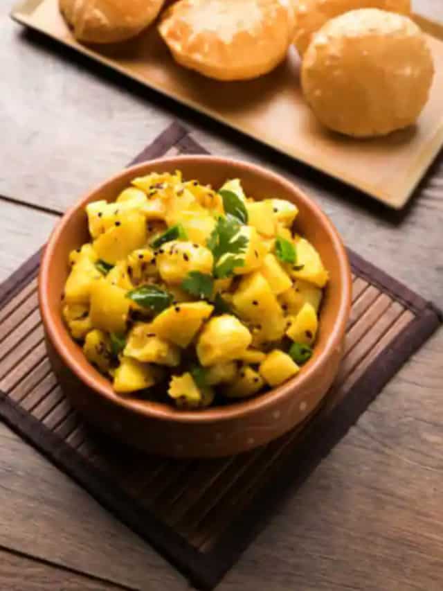 Make The Delicious Lasaniya Batata At Home In Six Steps