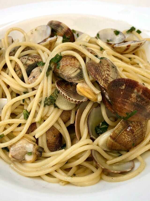 Make Quick Spaghetti With Clams For A Fancy Lunch Option