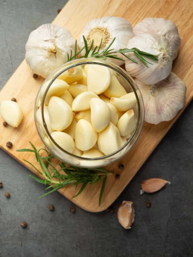 6 Benefits Of Eating Garlic At Night For Skin Health