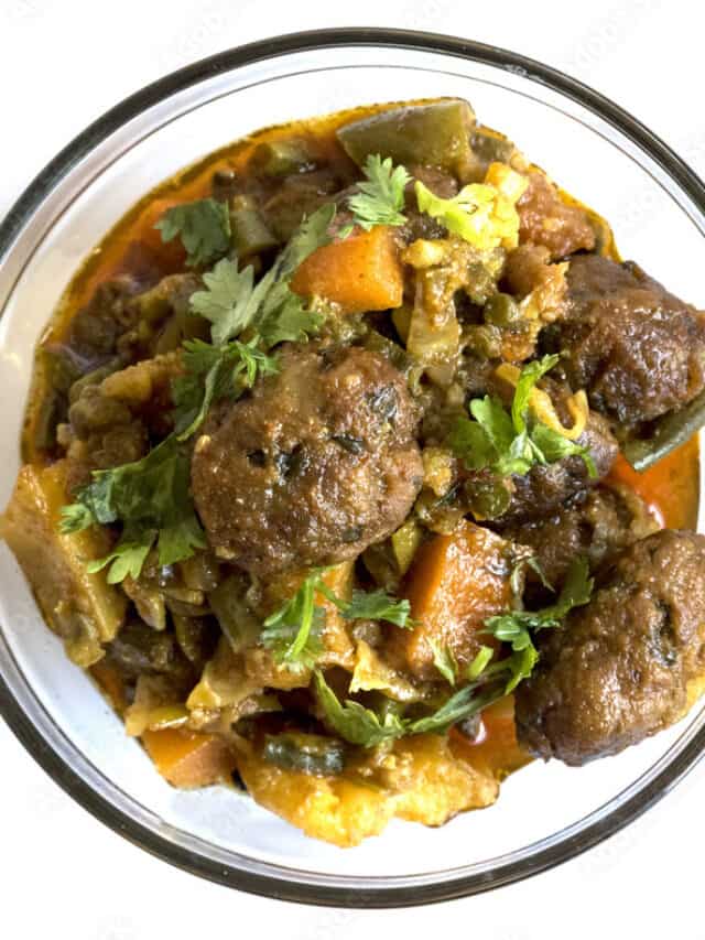 Cook Traditional Gujarati Undhiyu In 5 Easy Steps