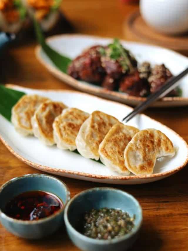 What Are The Major Differences Between Momo And Kothay?