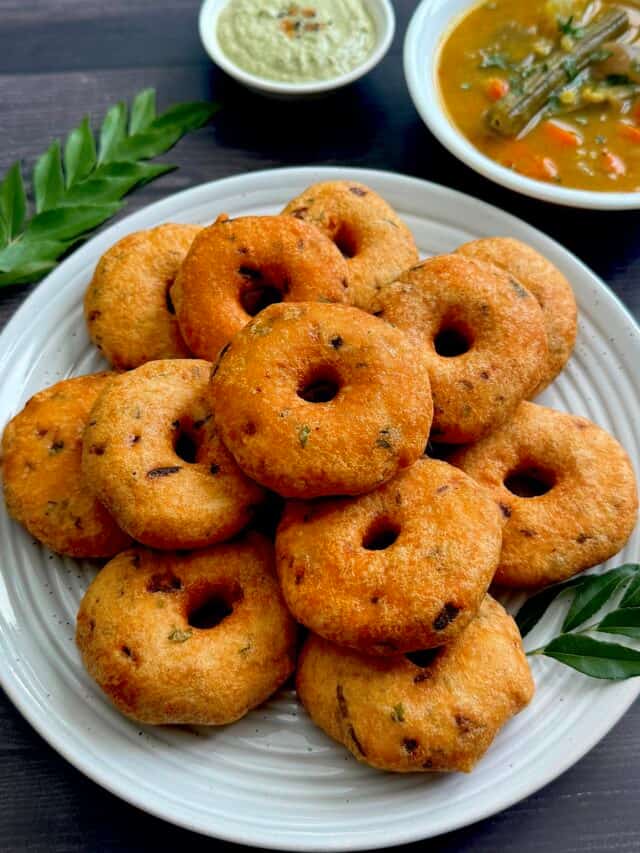 South Indian Medu Vada Recipe For Breakfast
